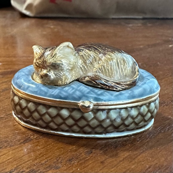 Monet | Accents | Monet Resting Cat Trinket Box | Poshmark